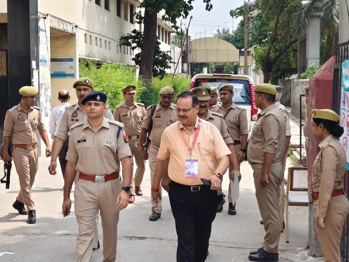Muzaffarnagar TGT Exam | DM-SSP Inspect Security, Nakaalbeen Nigraani