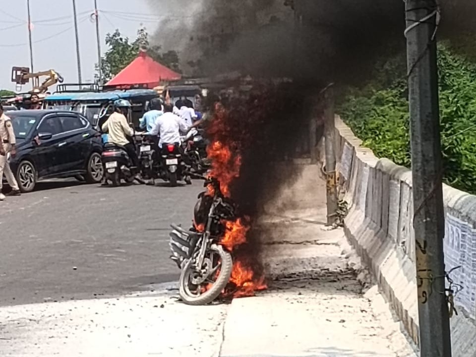 Katihar Pulsar Bike Fire | 2 Youth Safe; Short Circuit Suspected