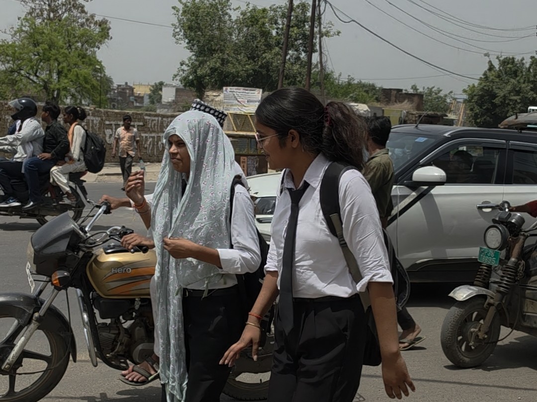 Sambhal Heatwave Grips | High Temp 39°C, AQI 171