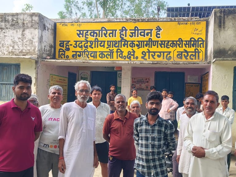 Farmers Queue for Urea in Nagariya Kalan; Many Return Empty-Handed