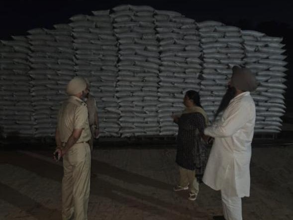 Jag-raon Rice Mill Wheat Controversy | MLA Sarabjit Kaur FCI Visit