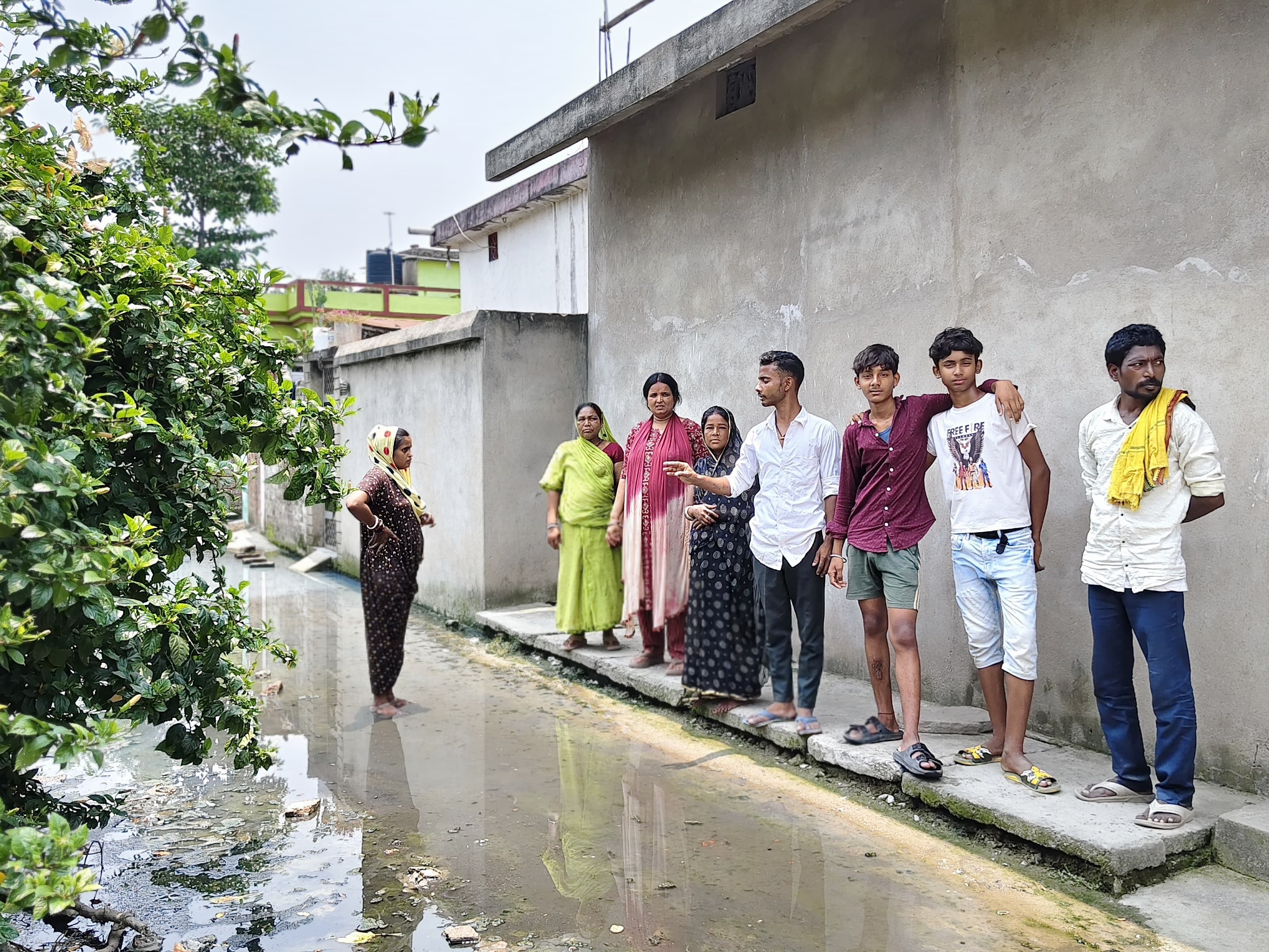 Madhepura Mallik Tola Faces Waterlogging & Bad Smell, Residents Fall Ill