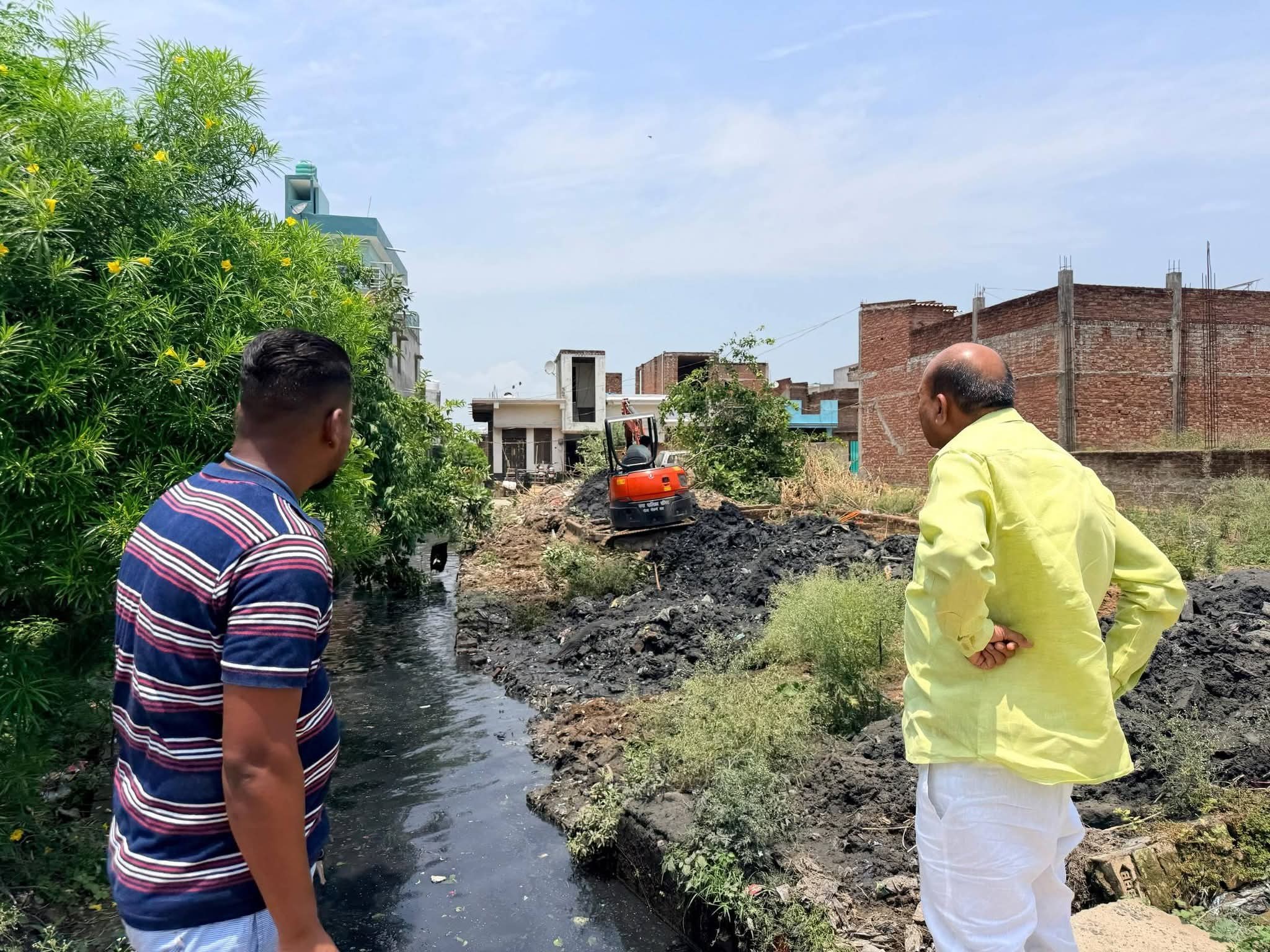 Gola Palika Launches Drain Cleaning Drive Post Rain Waterlogging ...