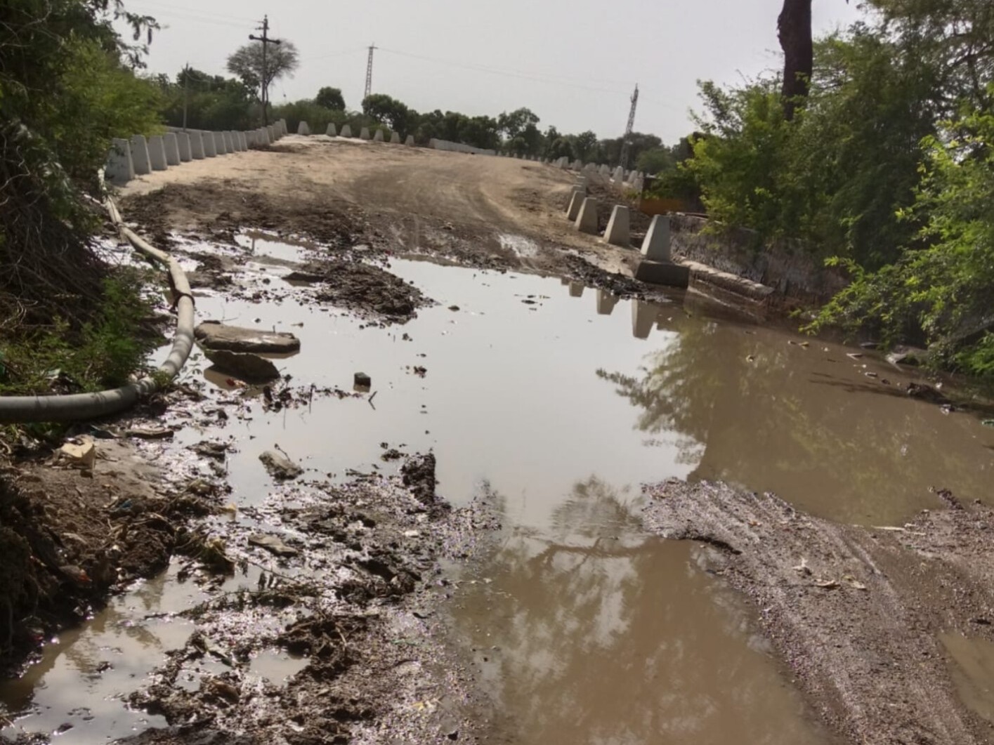 Dohariya Bridge Waterlogging Persists Despite ₹2.34 Cr Spend; Villagers ...