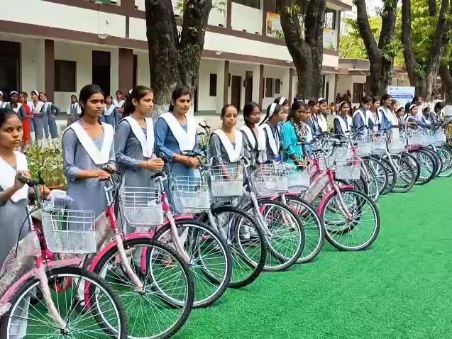 Bareilly Cyclists Empower Students Education | World Bicycle Day Initiative