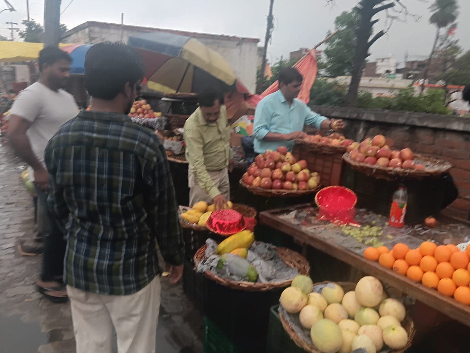 Barabanki Food Safety Raid: Ice Candy Samples Seized, Goods Confiscated