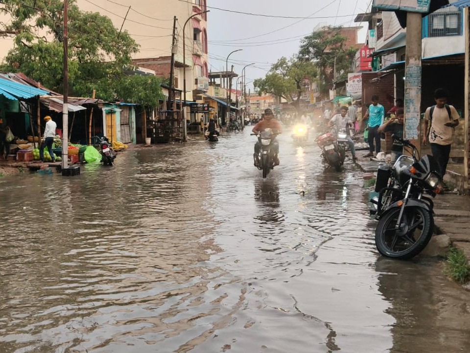Dildarnagar Storm: Traffic, Power Hit; Trees Uprooted, Big Accident Averted
