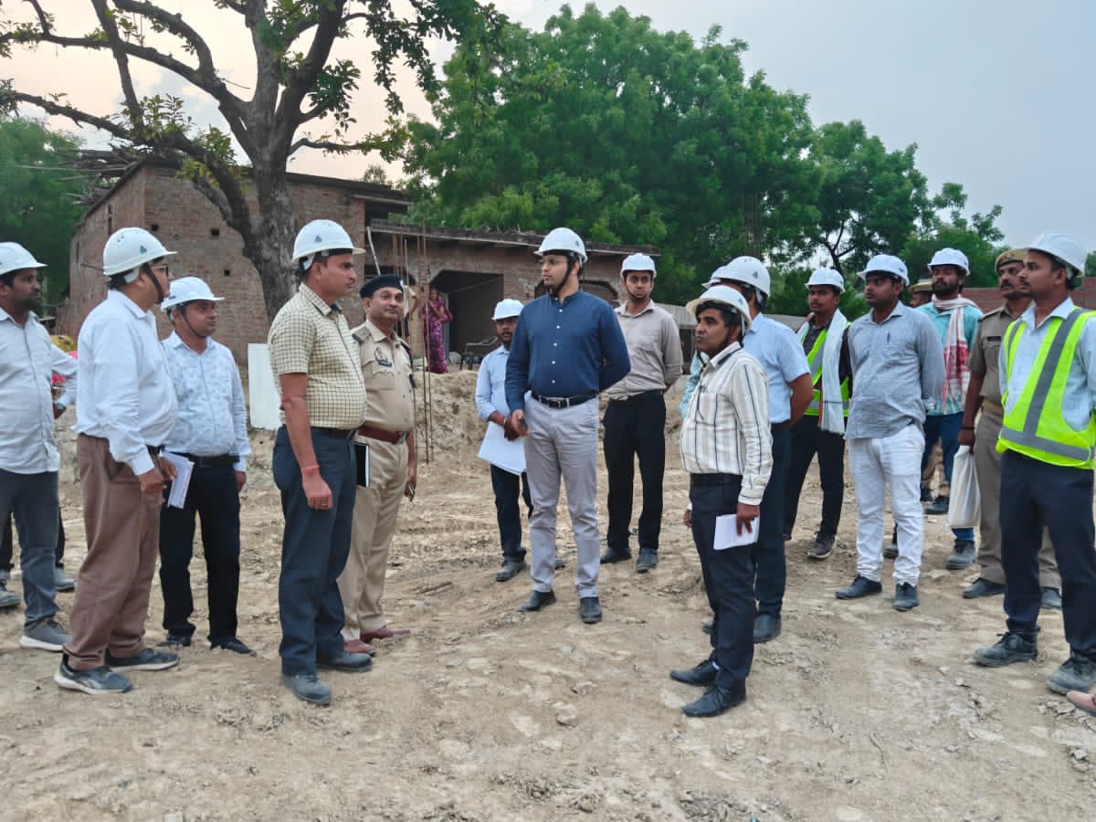 Jaunpur DM Inspects New Jail | Speed Up Construction, Complete Wall in ...