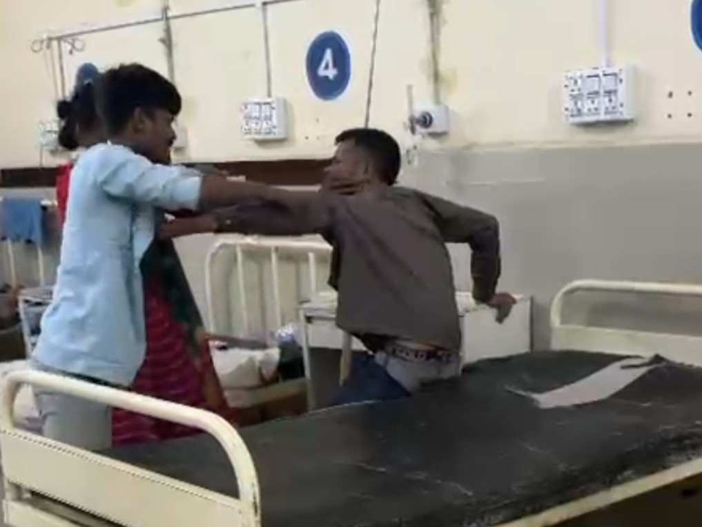 Sagar Hospital Fight: Brothers Clash Over Mother Issue | Hospital Ward ...