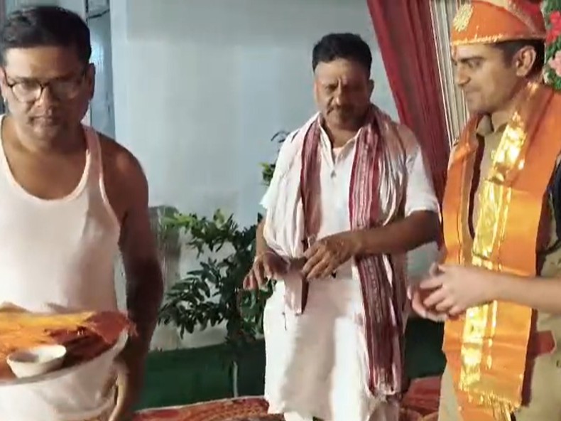 Rajsamand SP Hemanth Kalal Visits Kasar Gurukul | Vedic Mantras, Bhajans