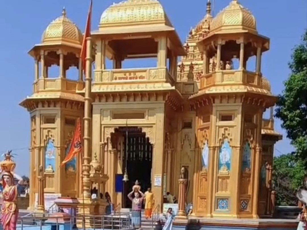 Betul Mandir Band | Marpit at Joota Stand; Police Chouki Demand