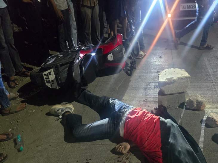 Indore Accident: Mixer Machine Kills One, Injures Another | Bike Rider