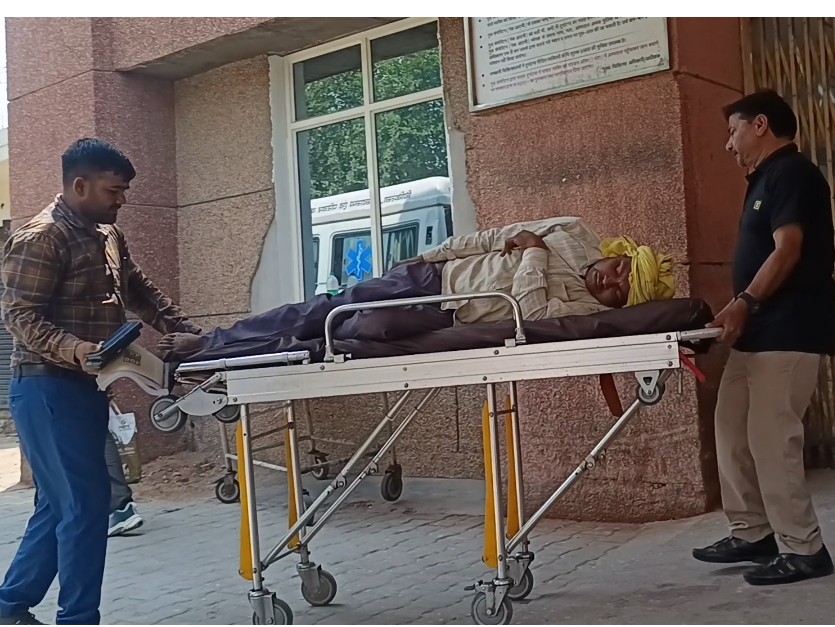 Etah Aliganj Road Bike Accident Near Mandi Samiti | One Seriously Injured