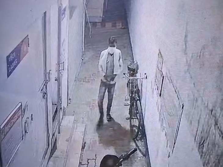Saharanpur Clinic Mobile Theft Caught on CCTV | Nagal Attempt