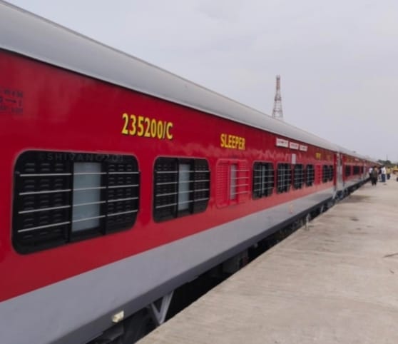 Tapti Ganga Express will stop at Dighwa Dubauli from 8th, halt will be ...
