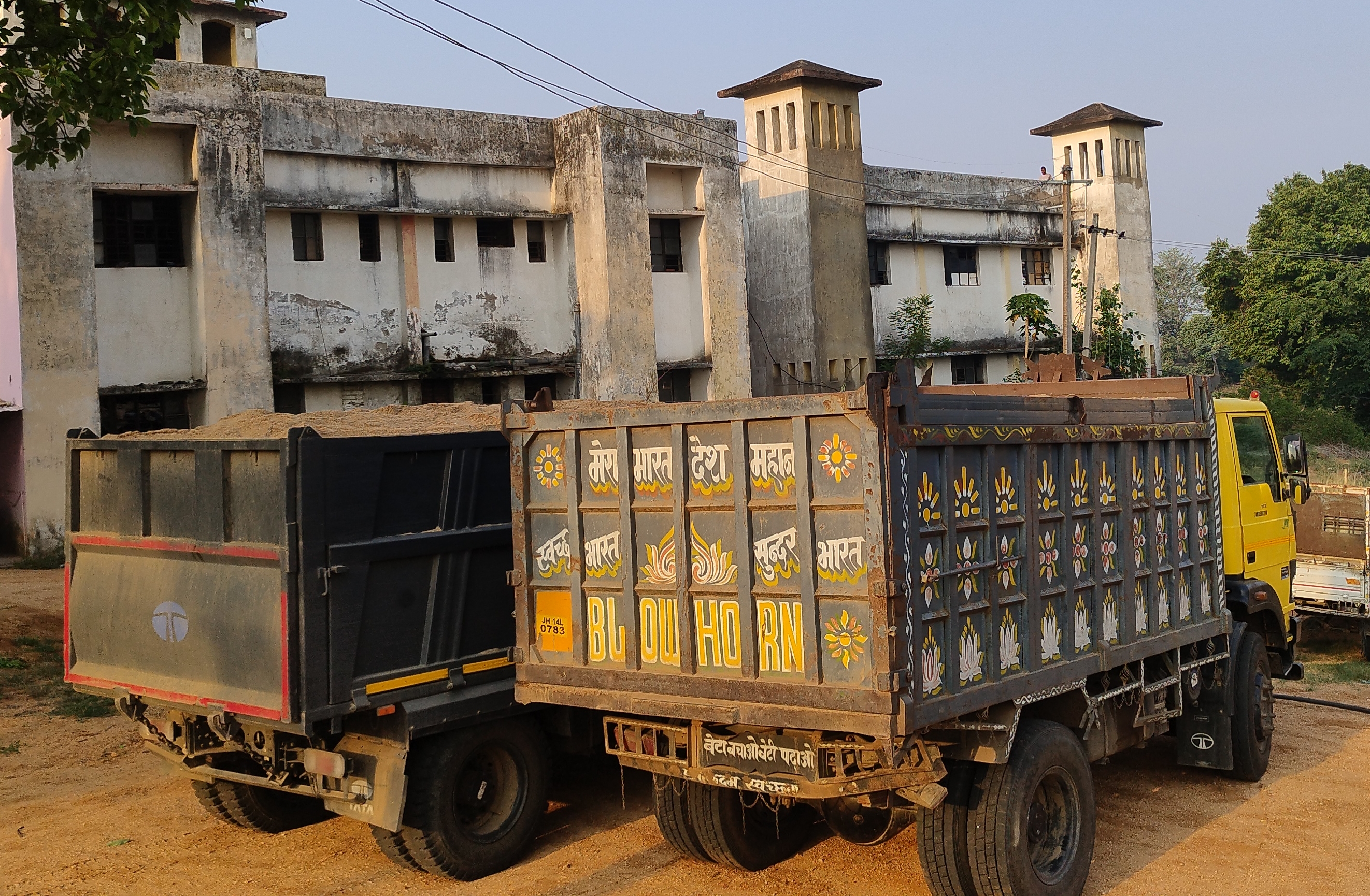 Administration cracks down on illegal sand mining in Dandai, seizes two ...