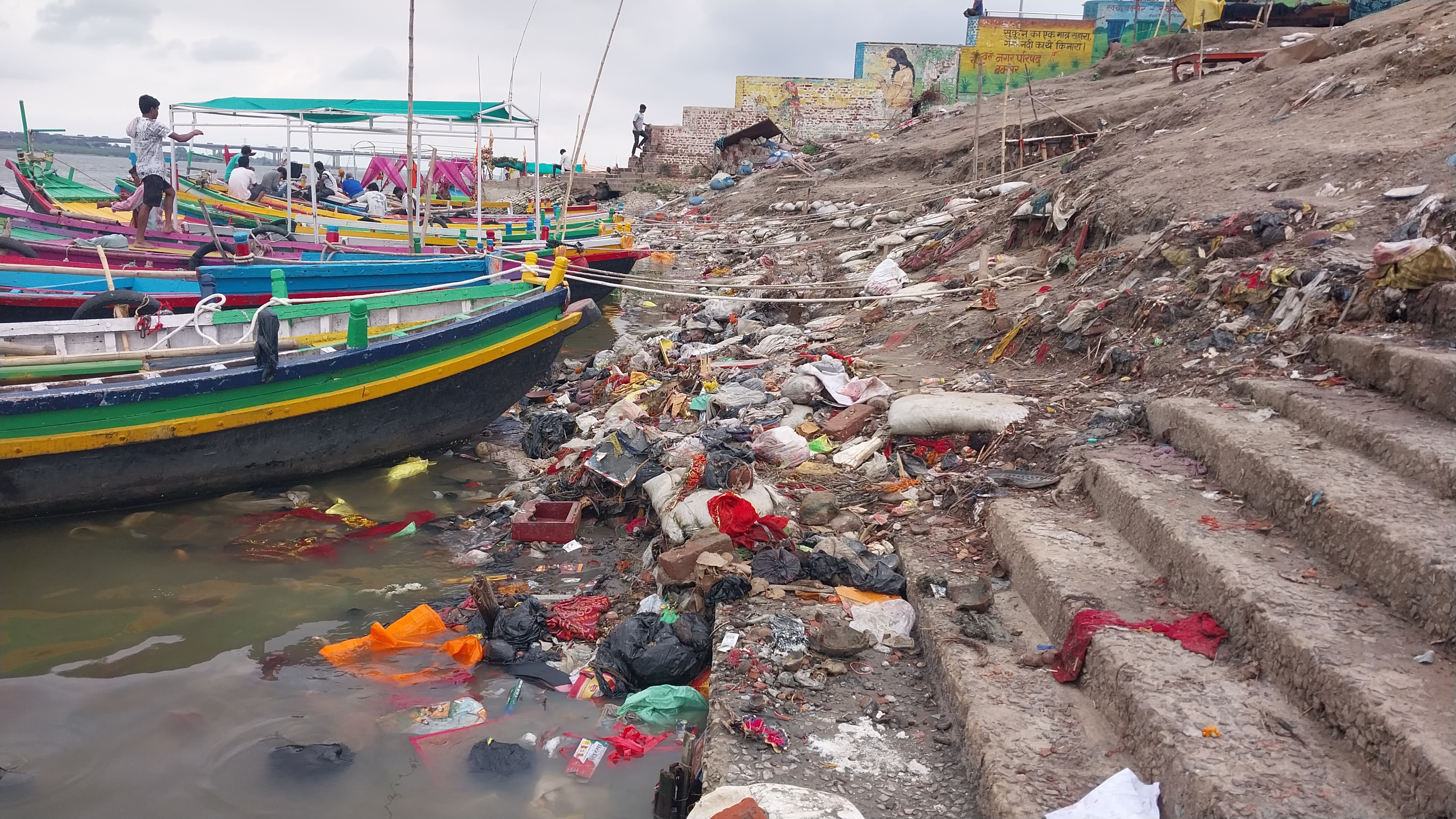 Silt not removed from the stairs of Ramrekha Ghat, causing trouble