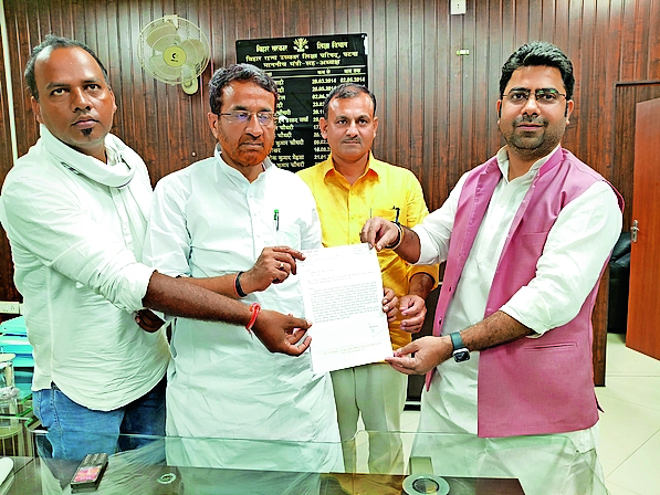 Dr. Rahul Raj met Minister Sanjay Singh Tiger and raised the issue.