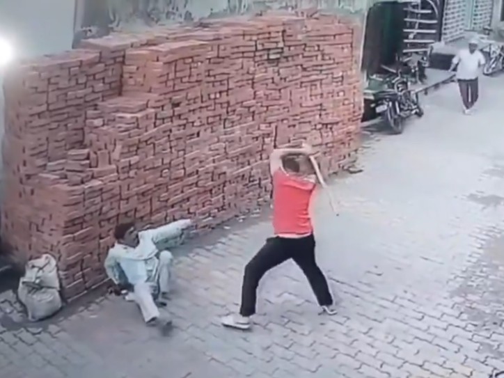 Meerut Kithaur Attack | Elderly Man Assaulted on CCTV