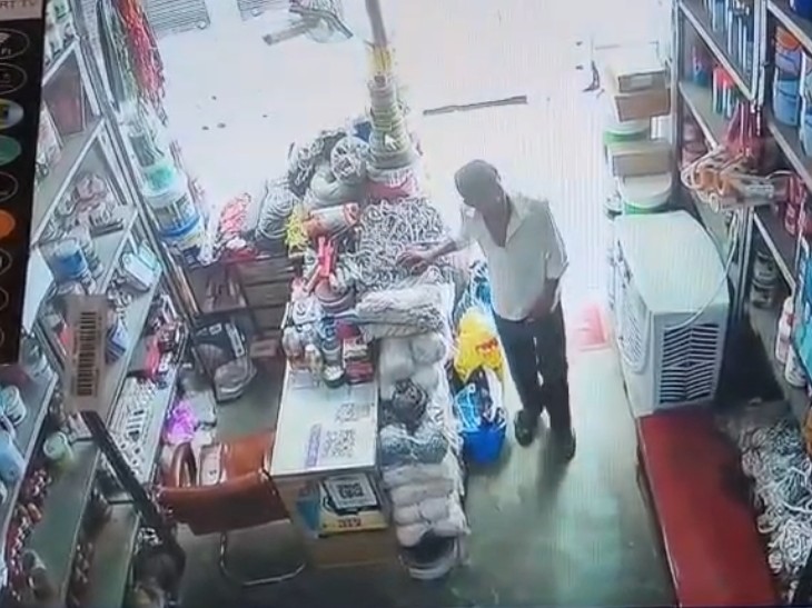 Baraut Shop Mobile Theft Caught CCTV | Police Investigating