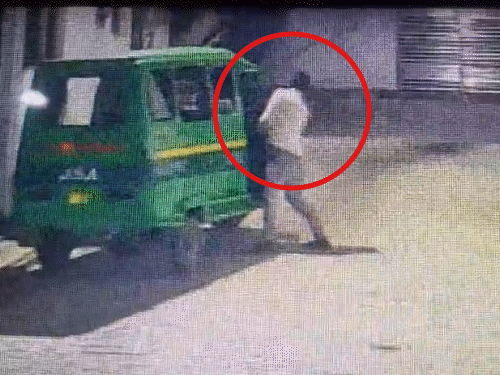Kanpur Vikram Theft Caught on CCTV | Kalyanpur Police Investigate
