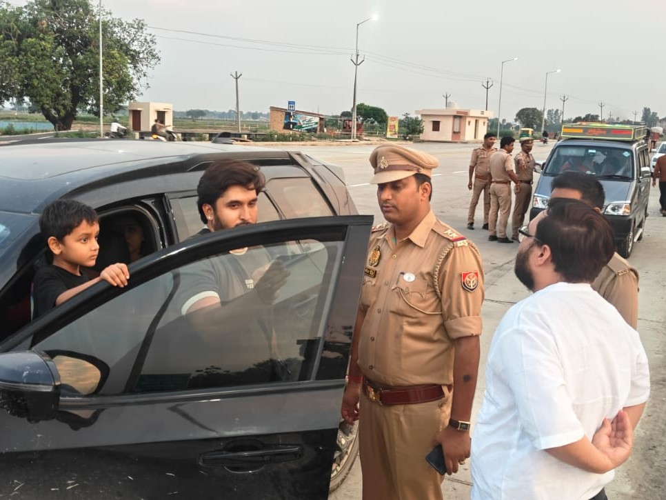 Nautanwa Police Fine Rs 45,500; 39 Vehicles Chalaned For Hooter, Black Film