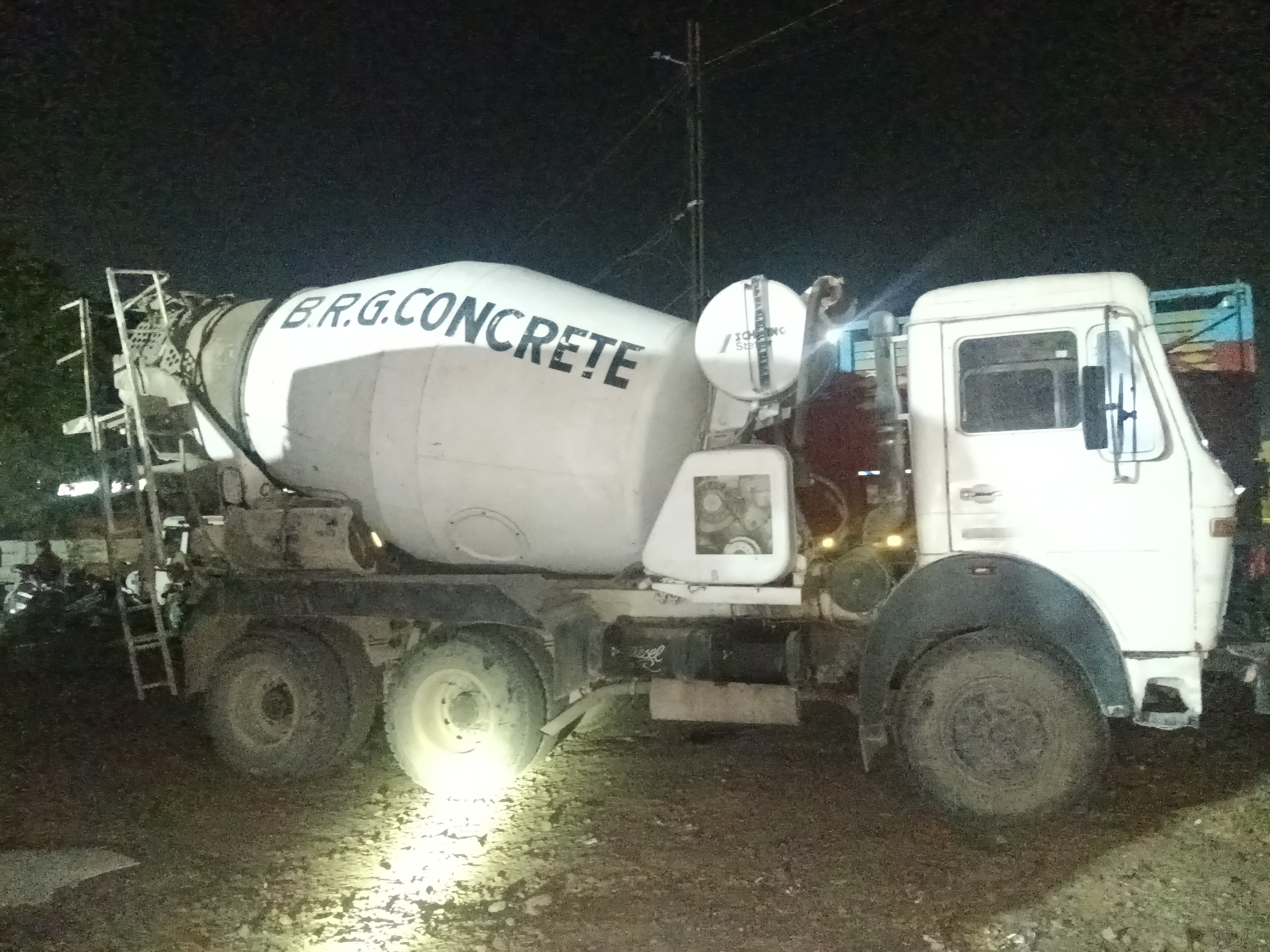 Indore Accident: Mixer Machine Kills One, Injures Another | Bike Rider