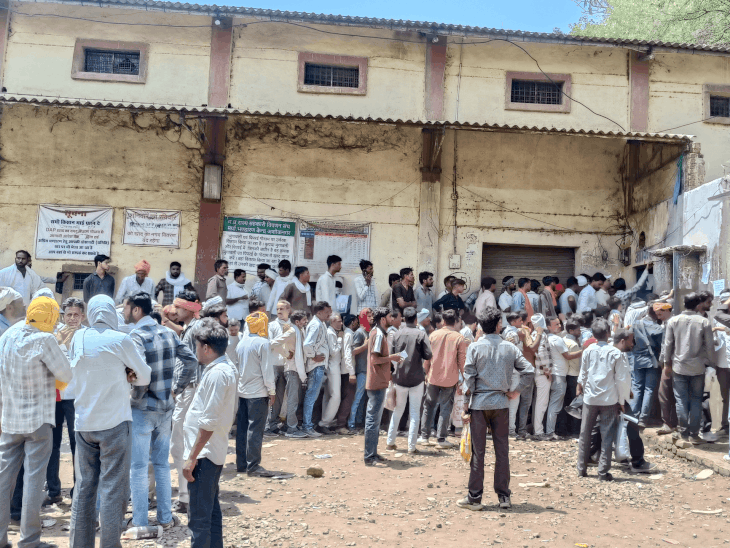 Ashoknagar Collector Intervenes | Fertilizer Distribution Farmers Problem