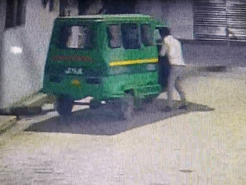 Kanpur Vikram Theft Caught on CCTV | Kalyanpur Police Investigate