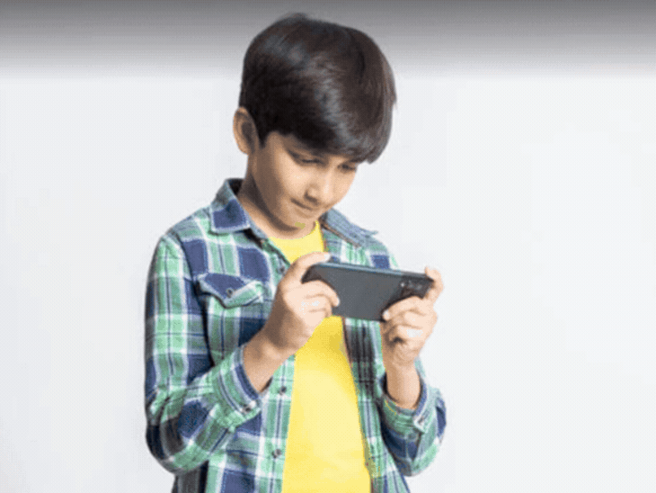 Kids Screen Time Impact: Mental, Physical & Social Development At Risk