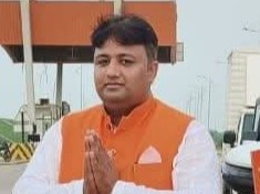 Ayodhya.In Ayodhya, a BJP leader robbed Paramahansacharya of Rs 2 lakh