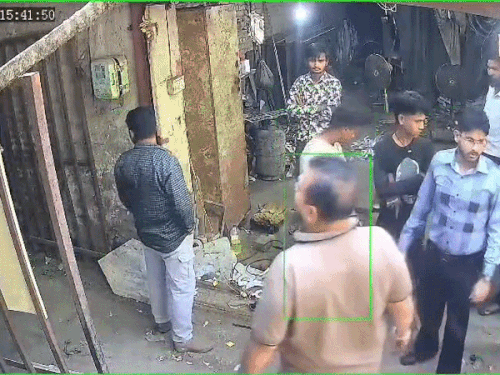 Jalandhar Board Owner Assaults Worker Near Power House | Pratap Bag Fight