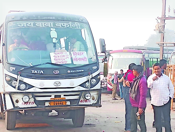 The problem of traffic jam is increasing due to the chaos in the bus stand.