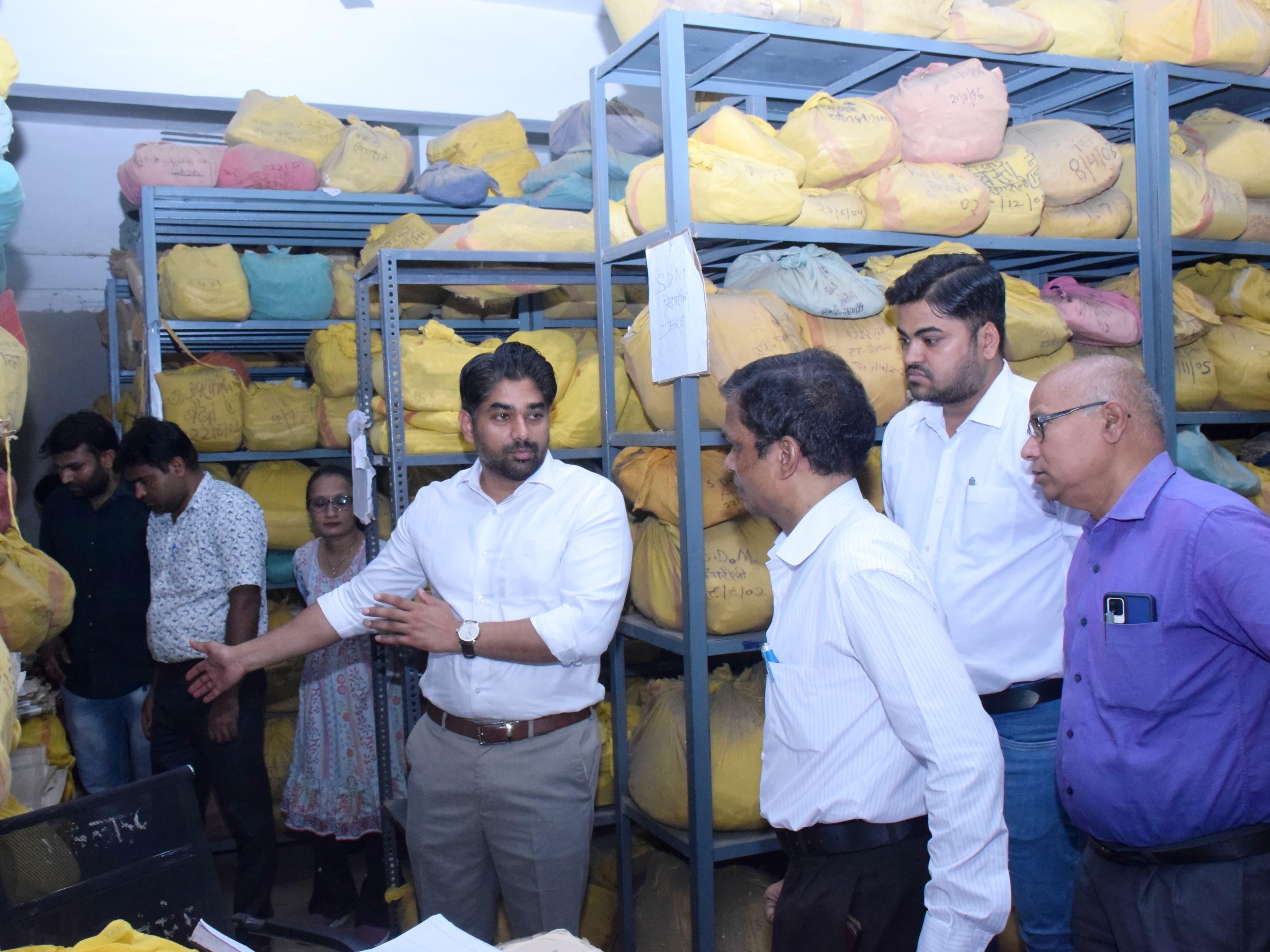 Singrauli Collector Orders 7-Day Digitization of Record Room; Issues ...