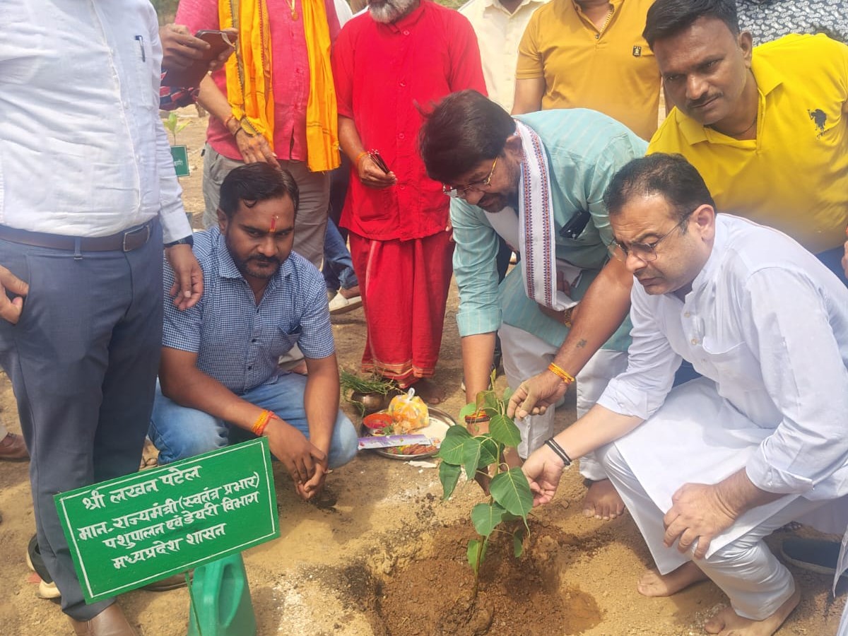 Damoh Minister Lakhan Patel Launches One Tree In Mother Name Campaign ...