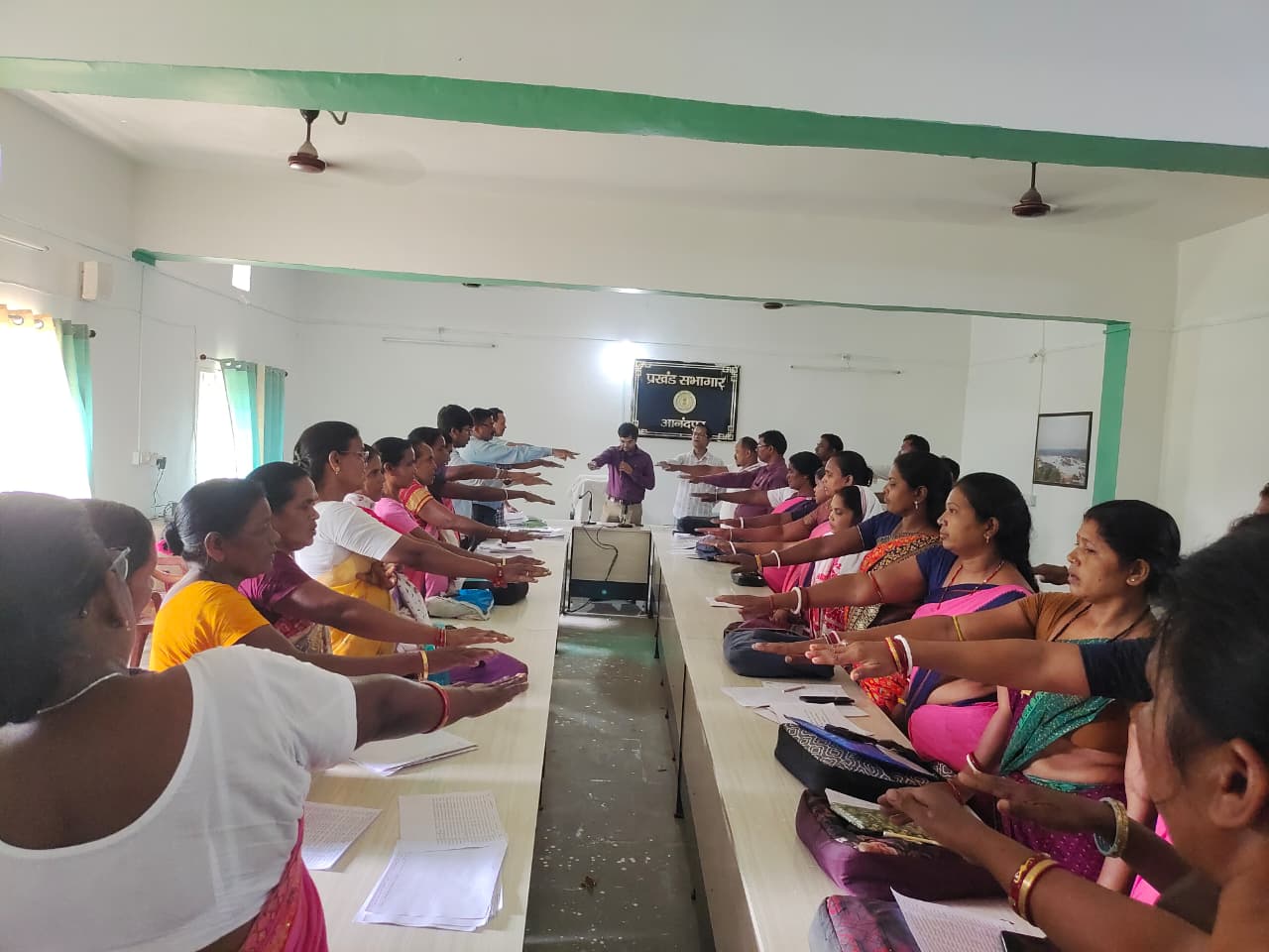 Briefing on Mainiyan Samman Yojana verification in Anandpur, employees ...