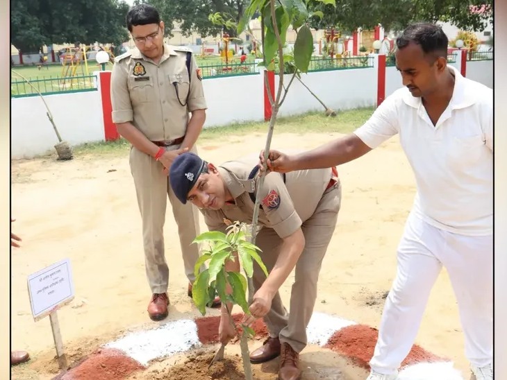 Gonda Police Plant Trees | World Environment Day Campaign