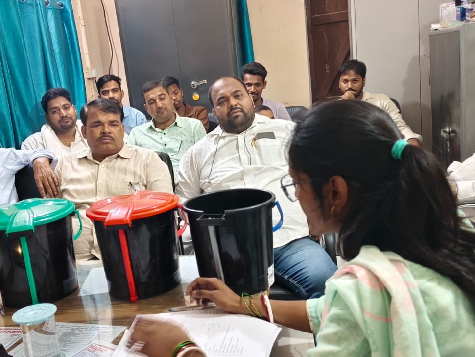 Mahua Ward Councilors Lead Awareness Campaign for Waste Management Dustbins