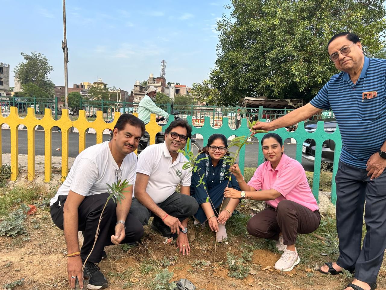 Fortis' initiative on World Environment Day, 100 people planted trees