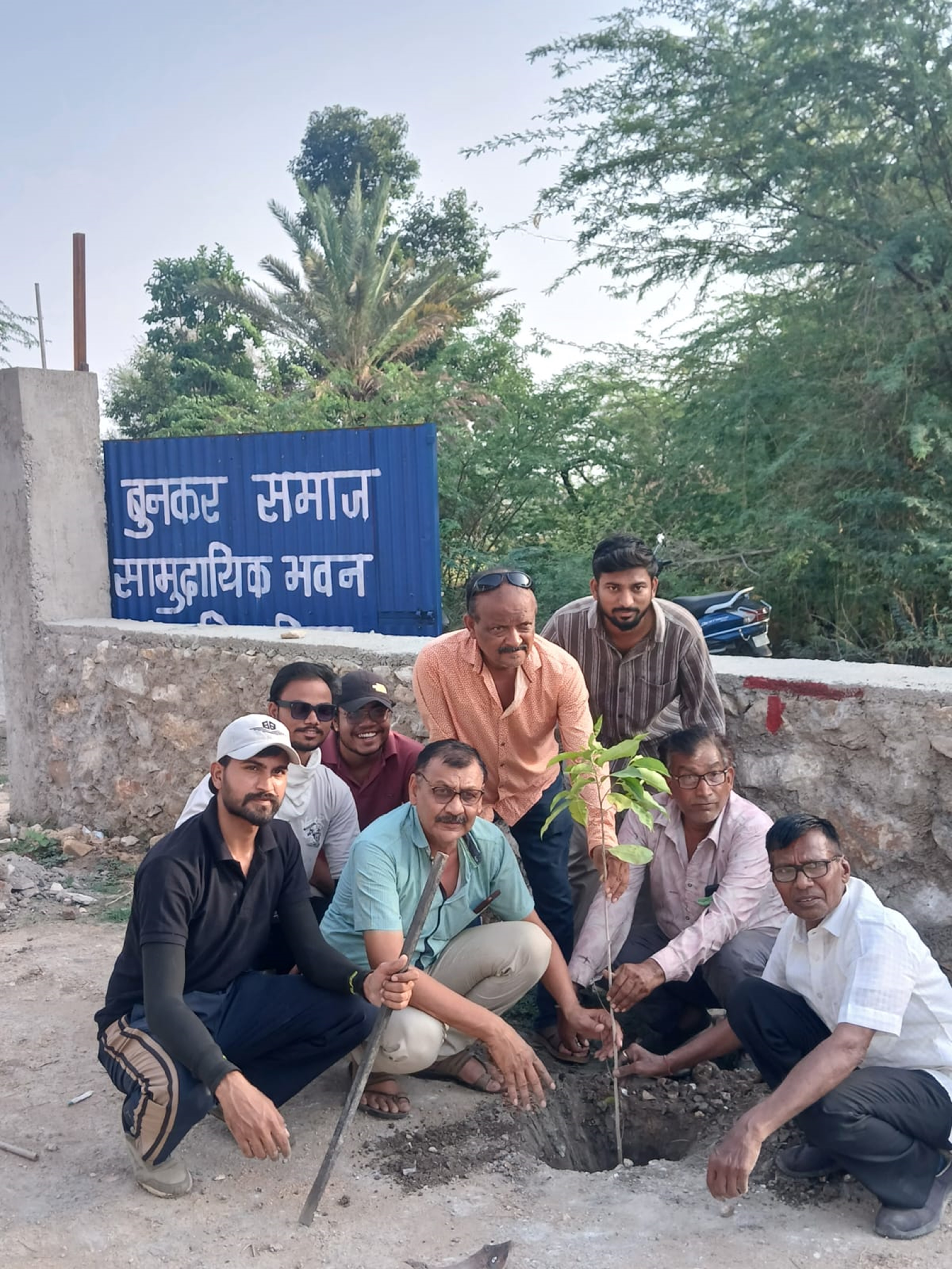 Plantation was done in the courtyard of the weaver community.