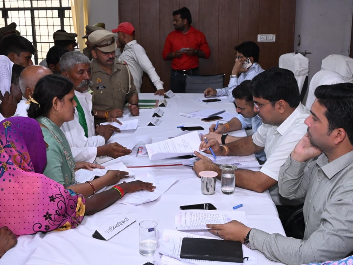 Gunnaur DM SP Preside Sampurna Samadhan Divas