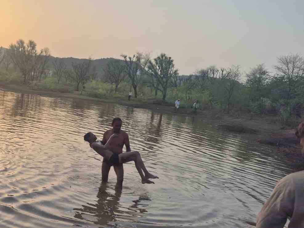 Roopangarh Teen Drowns | River Bathers Recover Body