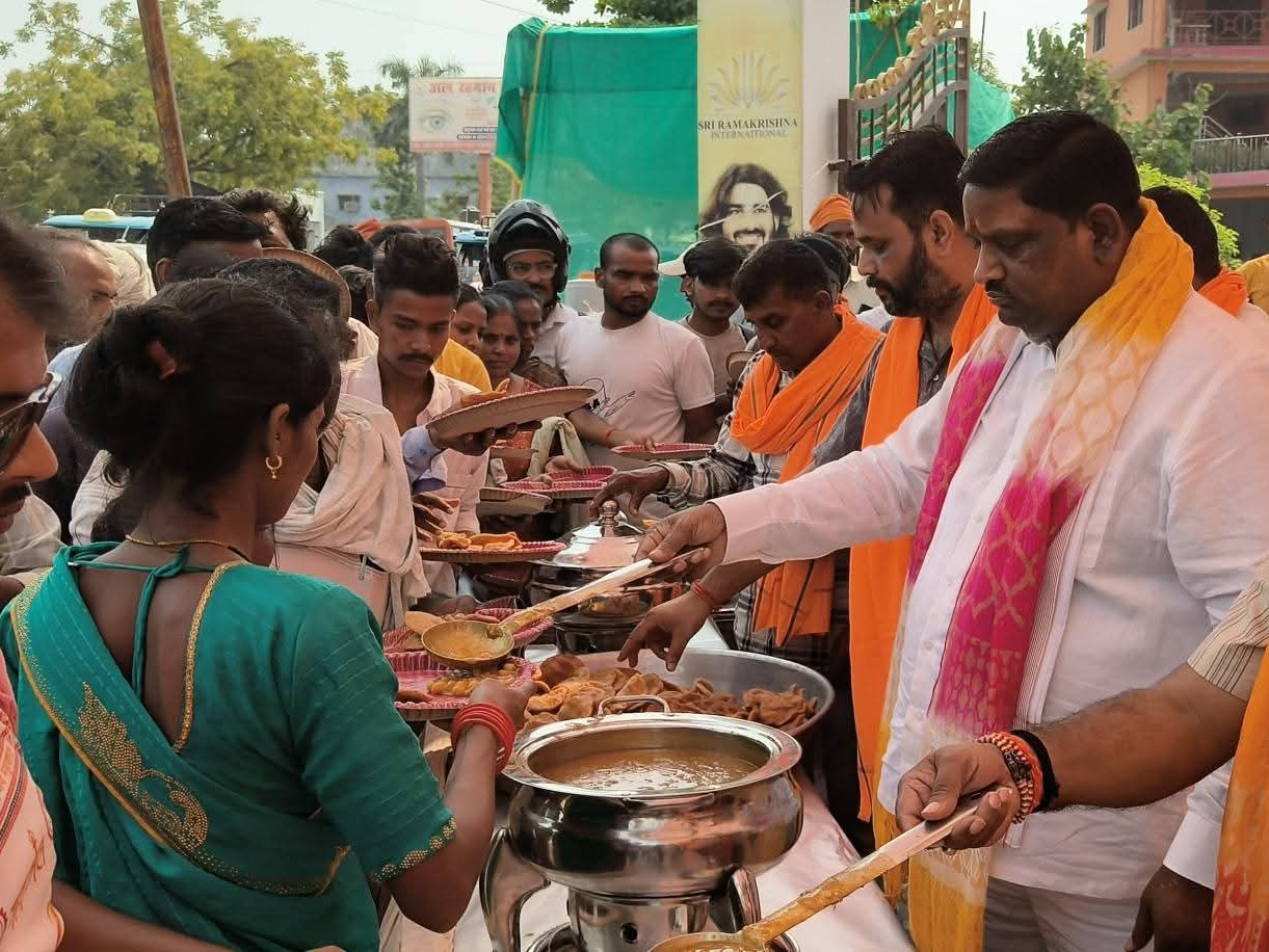 Balrampur Jyeshth Malmas Prasad Vitran | MLA Paltoo Ram