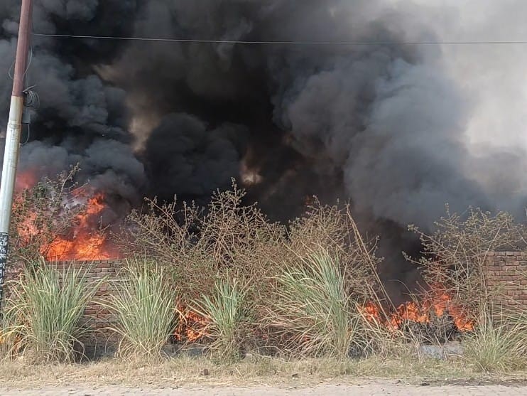 Meerut Village Engulfed in Smoke; Protest Against Illegal Factory Due ...