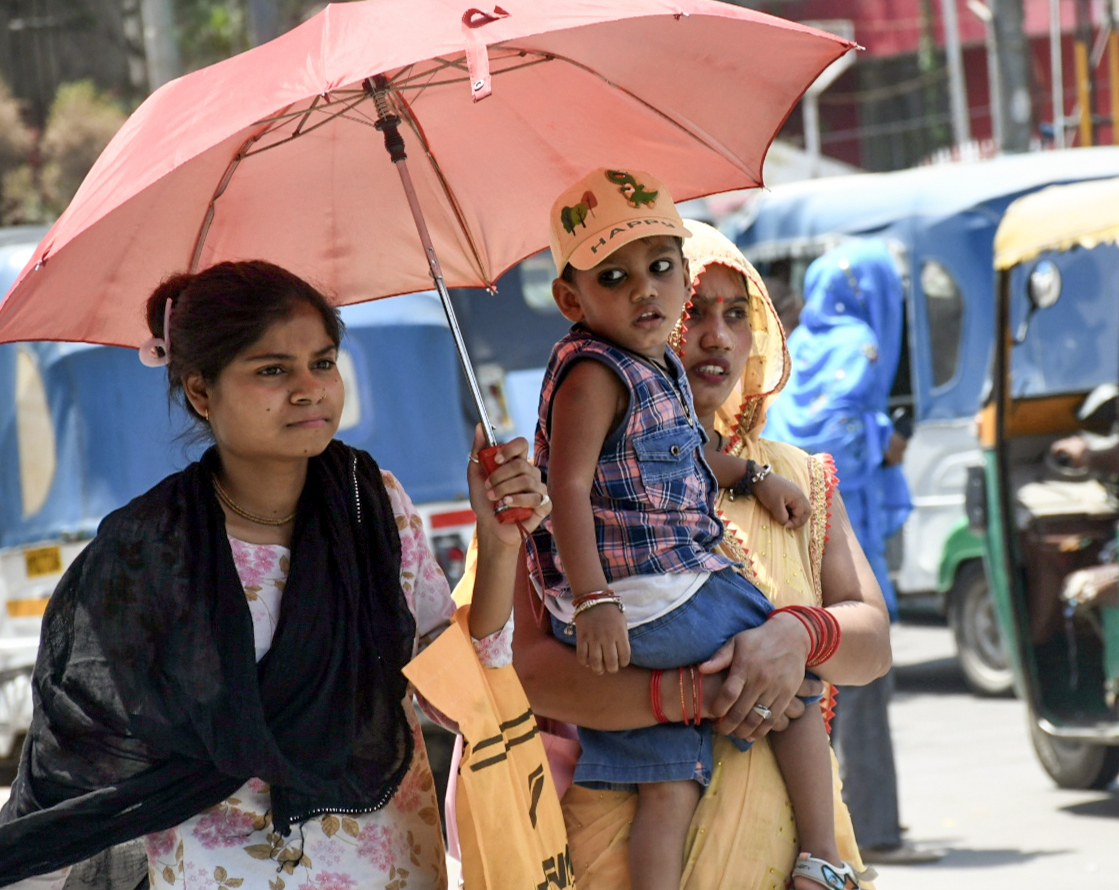 UP Today weather updated IMD Lucknow Banda jhansi monsoon entry Photo video