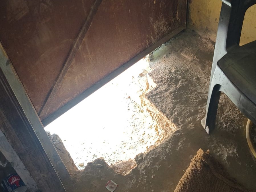 Mohammadabad Hardware Store Theft | Rs 4200 Cash & 3 Samar Pumps Stolen