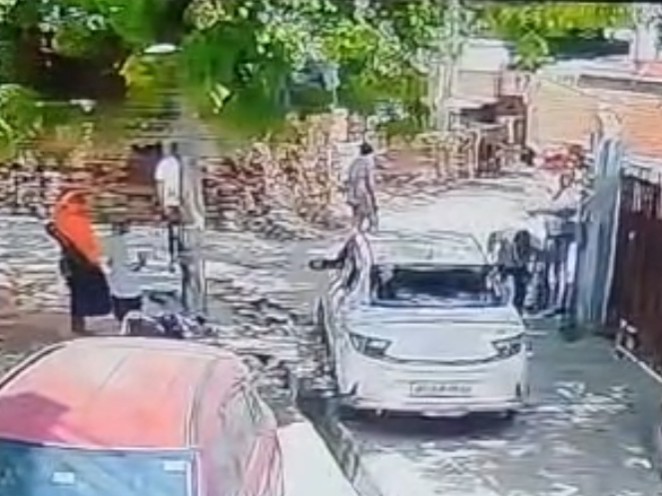 Ghatampur Car Removal Spat Leads to Brawl, FIR Filed | MLA PRO Beaten