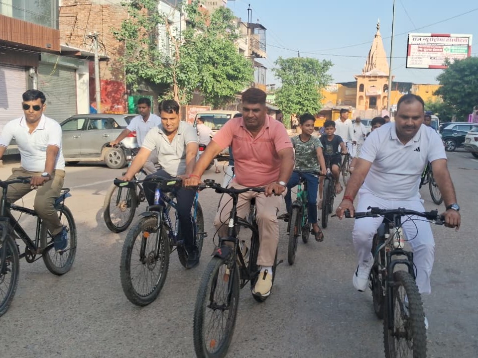 Deeg Police Cycle Rally Spreads Health, Environment, Fitness Message