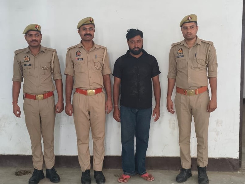 Bhuta Police Arrest Youth Under Arms Act in Bareilly | Illegal Weapon ...