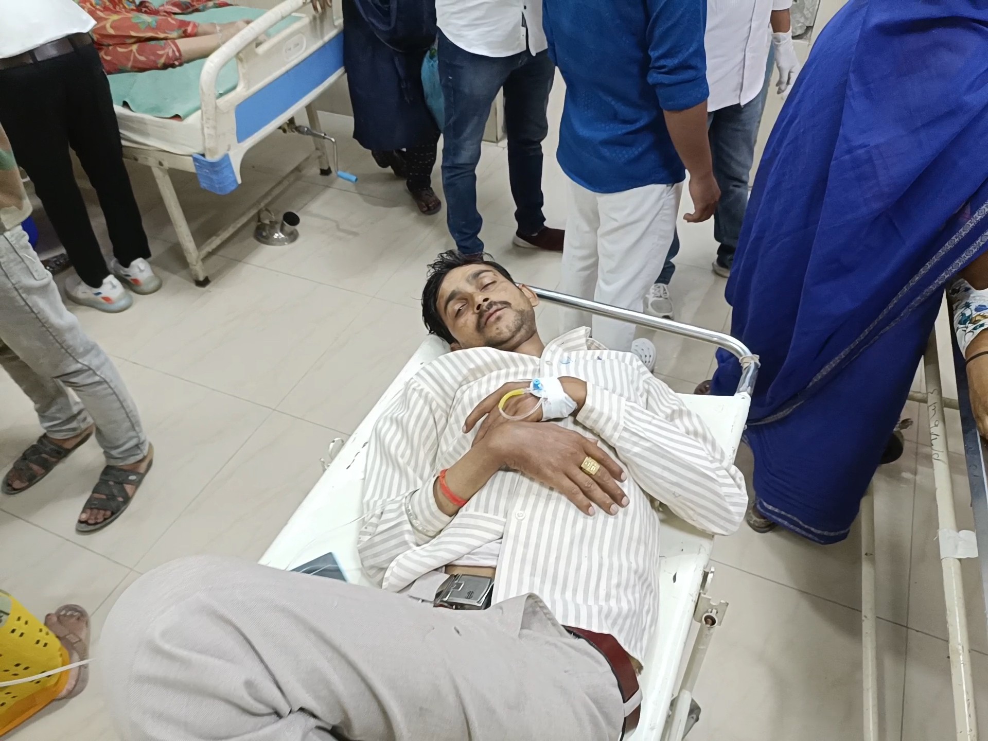Farrukhabad Accident | Bike Rider Critically Injured, Admitted Lohia ...
